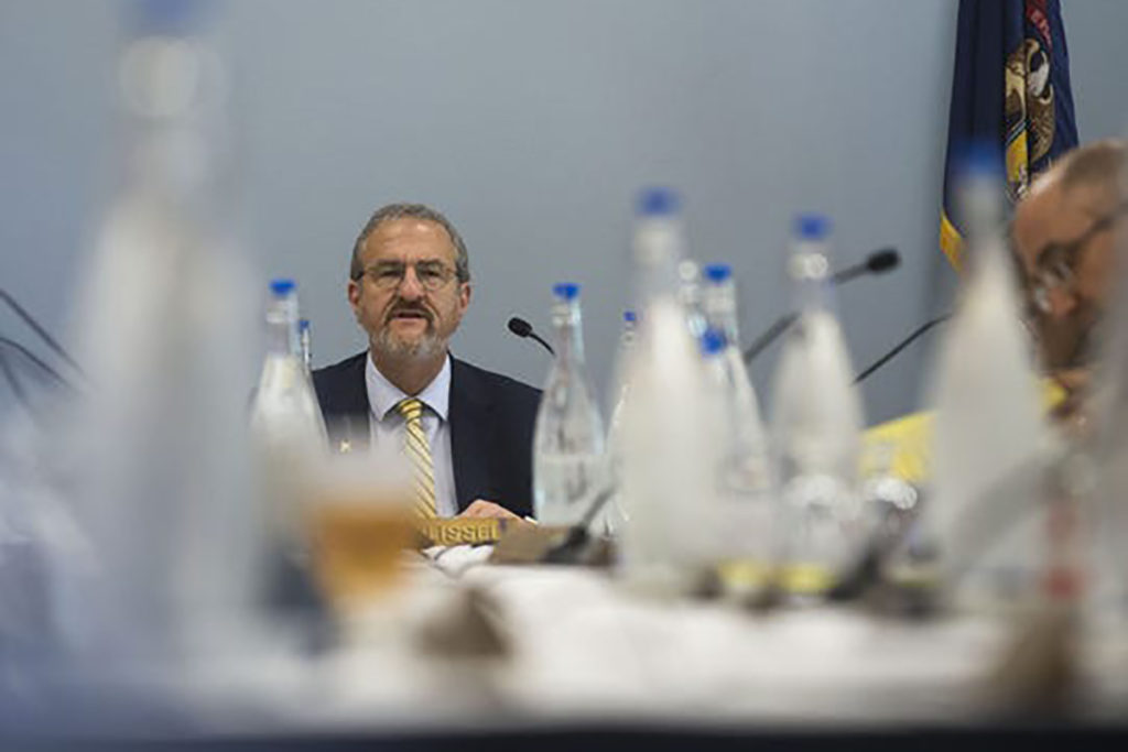 Dr. Steven Brown ’77 Makes Hospital Rounds from His Living Room ...